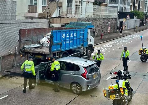 窩打老道私家車失控撼貨車旅巴 幸無人傷現場交通受阻