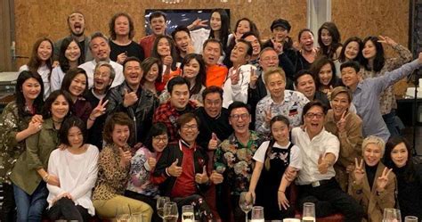 【66歲生日】鍾鎮濤high爆高歌 梁家輝扮queen主音祝賀 明報 Line Today
