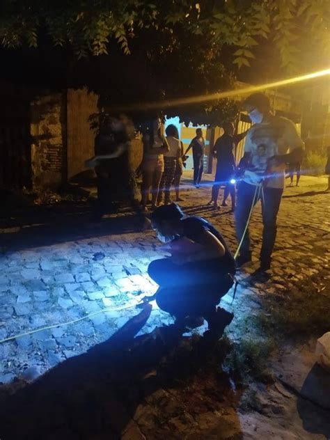 Homem é assassinado a tiros na porta de casa em Floriano no Piauí Piauí G
