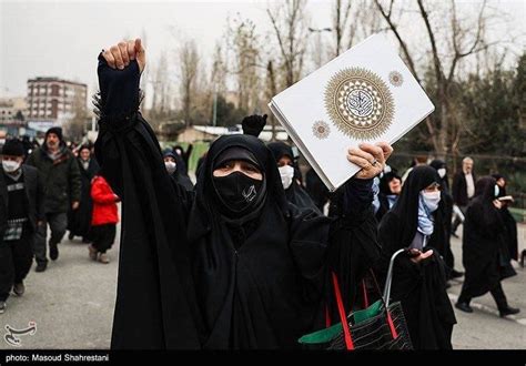 تجمع اعتراضی اساتید،کارکنان و دانشجویان دانشگاه ادیان و مذاهب قم درمحکومیت هتک حرمت به قرآن کریم