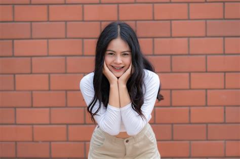 Premium Photo Portrait Of Hipster Girl On Brick Wall
