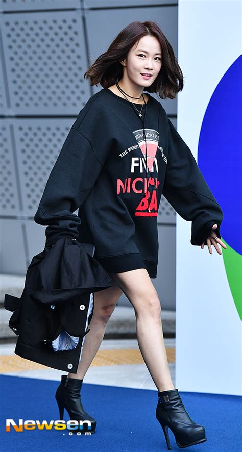 포토엔 김지민 ‘눈에 띄는 킬힐 패션 손에 잡히는 뉴스 눈에 보이는 뉴스 뉴스엔