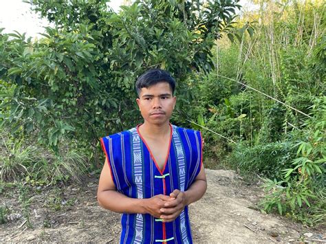 យុវជនជាតិដើមភាគតិចពូនង លោក យូណាស តែងបទចម្រៀងជាភាសាពូនង រៀបរាប់ពីសម្បត្តិធម្មជាតិ