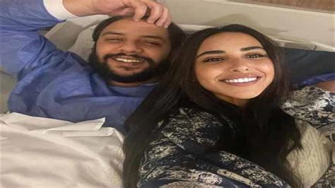بعد نقله المستشفى آية سماحة لزوجها المخرج محمد السباعي سأكون بجانبك