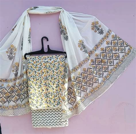 Cotton Unstitched Suits In Patiala कॉटन अनस्टिच्ड सूट पटियाला