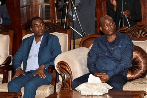 Rais Dkmwinyi Azungumza Na Wahariri Na Waandishi Wa Habari Ikulu