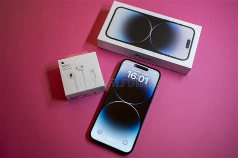 New Iphone 14 Pro Max And Apple Earpods Airpods White Earphones For