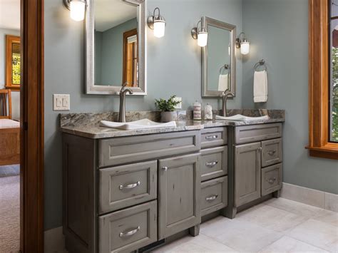 Dovetail Gray Olde World On Maple Standard Overlay Using Aspen Door