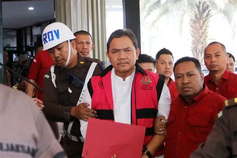 Breaking News Eks BPK RI Achsanul Qosasi Didakwa Korupsi Rp40 Miliar