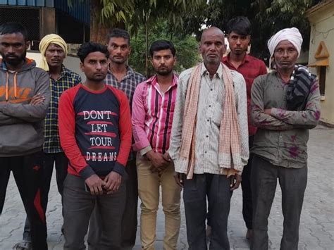 Youth Killed In Accident Daughters Injured बदायूं में दो बाइकों की