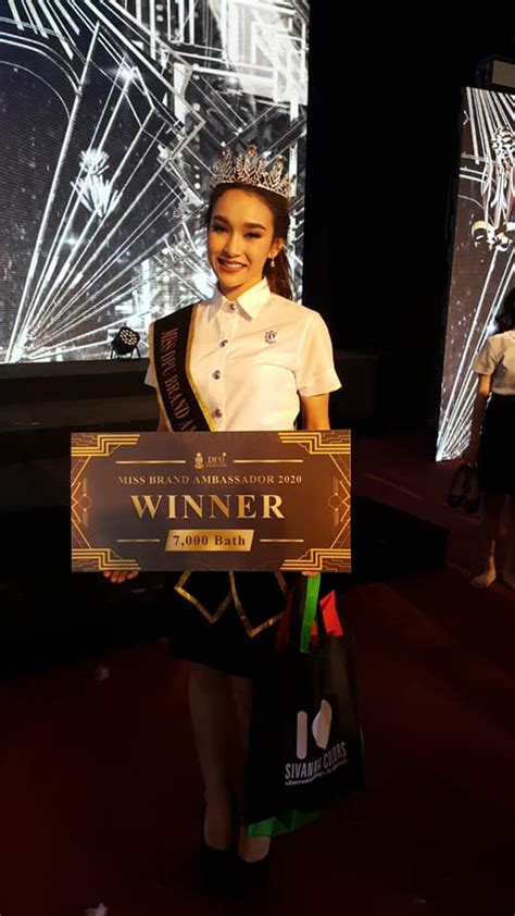 ขอแสดงความยินดีกับ นางสาวพลอยปภัส อิสระพงศ์พร นักศึกษา วิทยาลัยบริหาร