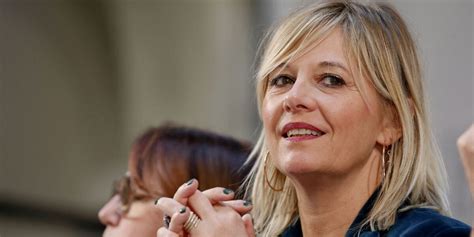 Je vous montre mes fesses Flavie Flament pousse un gros coup de gueule après avoir été