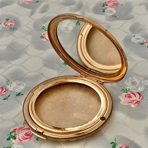 Stratton Convertible Powder Compact White And Red Ro Gem