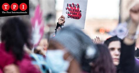 I Femminicidi Aumentano Ma I Centri Antiviolenza Chiudono