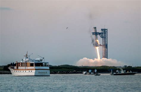 Spacex Catches Starship Booster In Crucial Test Ibtimes