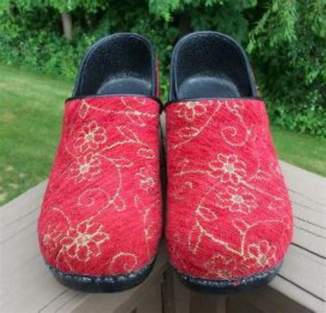 Dansko Red Brocade Tapestry Embroidered Clogs Burgandy Gold Floral