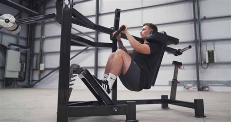 Pendulum Squat How To And Benefits