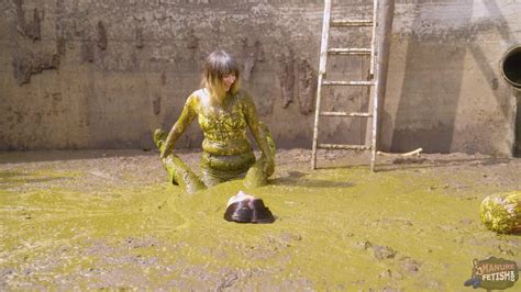Manure Party Pit Lesbian Cowshit Sex