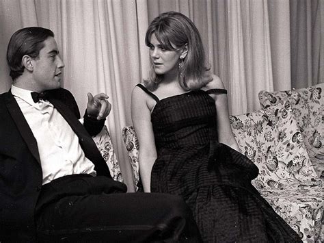 Грозна ли Редки снимки на младата Камила Паркър Боулс в която принц Чарлз се влюби СНИМКИ