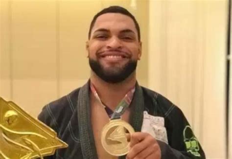Corpo de lutador de jiu jitsu é enterrado no Guarujá SBT