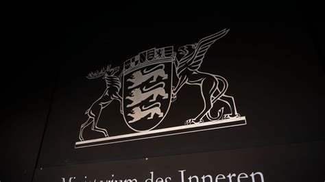 Ermittlungen Vier Hochrangige Polizisten Im Visier Der