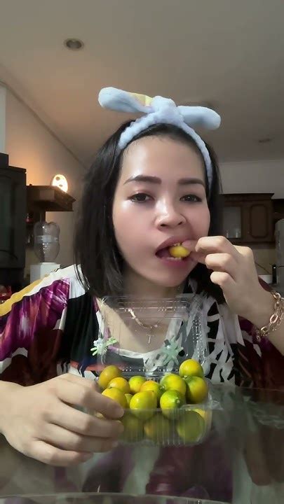 Kalian pernah makan jeruk kimkit ga??😝😝 - YouTube