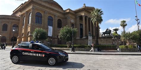 Violentata Dal Branco A Palermo Arrestati In Sette Cè Anche Un