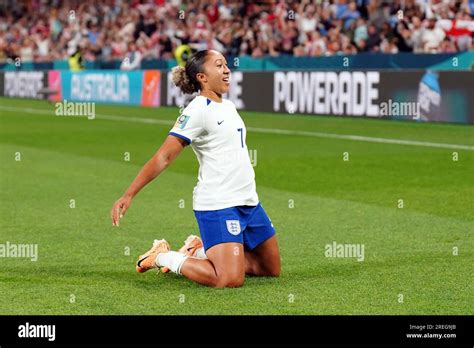 Lauren James aus England feiert das Eröffnungstor bei der FIFA Frauen