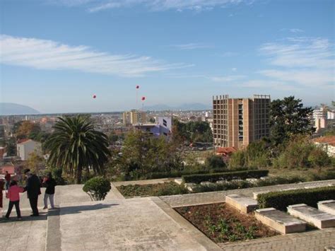 Varrezat E Dëshmorëve Të LanÇ It Vlorë