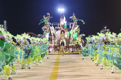 Beleza E Tradição Marcam O Desfile Das Escolas De Samba Do Grupo A Na