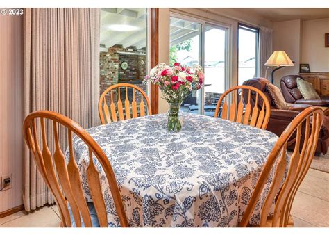 229 Dibblee Ln Eugene Or 97404 Redfin