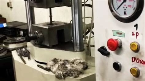 پرس تست کشش انواع فولاد ساخت تبریز سال ۹۲