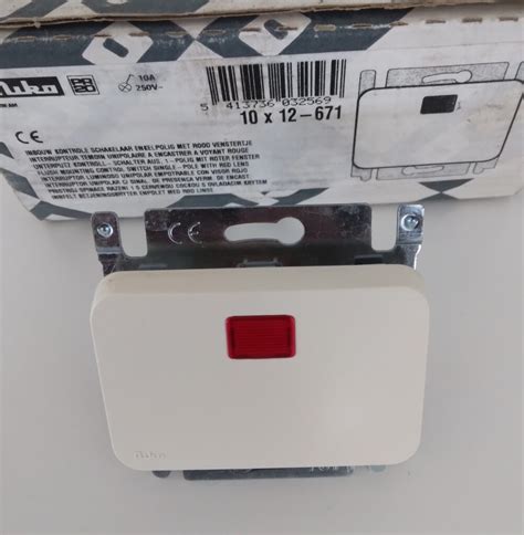 Niko Pr Creme Inbouw Schakelaar Enkelpolig Controle Rood Venster