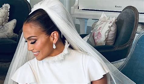 The Close Up Look At Jennifer Lopezs Ralph Lauren Wedding Gown To