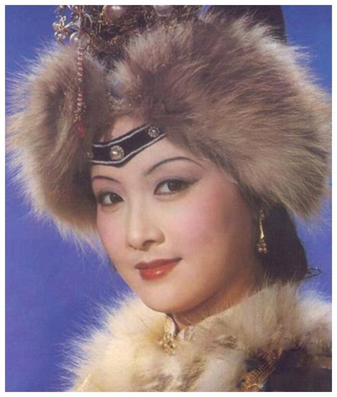 敬业的邓婕：拍红楼梦雪地拖行被冻晕，一集片酬300元