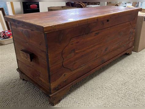 Cedar Chest And Contents Approximately X X Northern