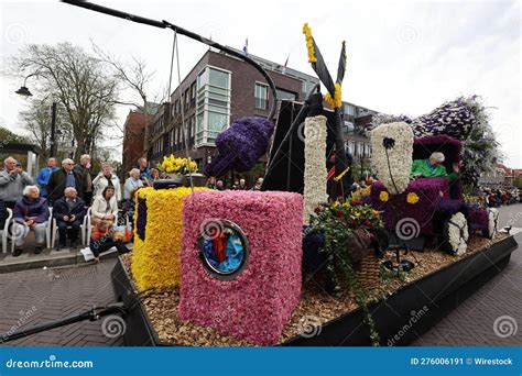 Festive Float Decorated With A Vibrant Floral Arrangement At The Flower