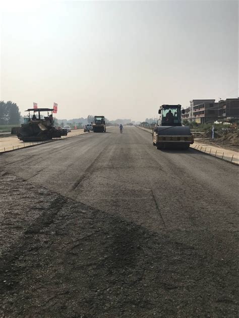 G220项目进入水稳底基层摊铺施工 在建工程 安徽省新路建设工程集团有限责任公司官网
