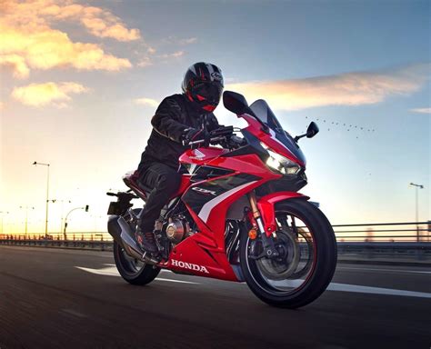Yeni HONDA NX Özellikleri Eicma Fuarında Tanıtılan HONDA CB X in Yerine Geçen HONDA NX