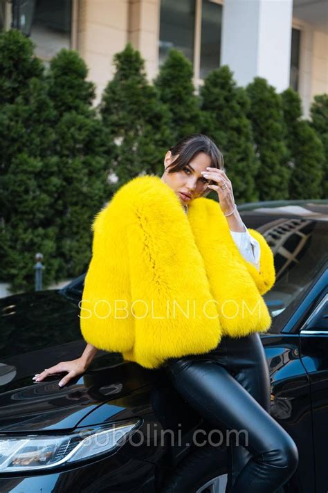 Індивідуальний пошив шуб з хутра песця Альбінос продаж ціна у Києві Жіночі шуби від Хутряна