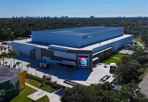Charitybuzz Rickie Fowler Sofi Center Golf Experience For 3 In Palm