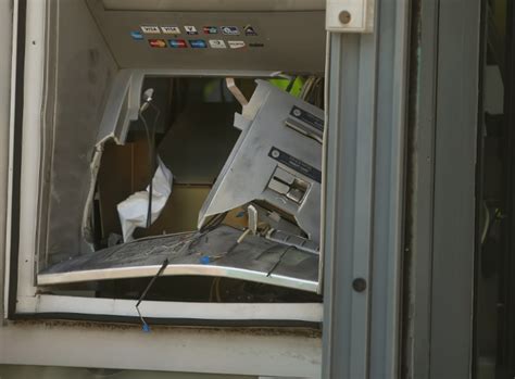 Πατήσια Έσπασαν με βαριοπούλες υποκατάστημα τράπεζας και ΑΤΜ