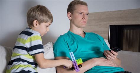 22 Telltale Signs That Your Dad Doesnt Love You