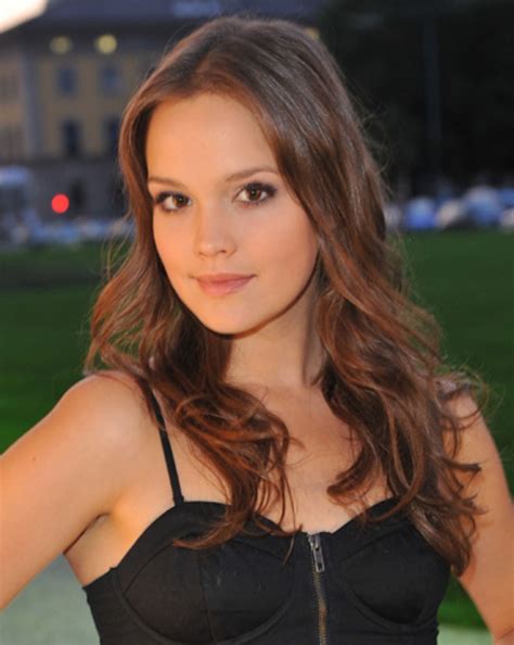 Emilia Schüle Starporträt News Bilder Galade
