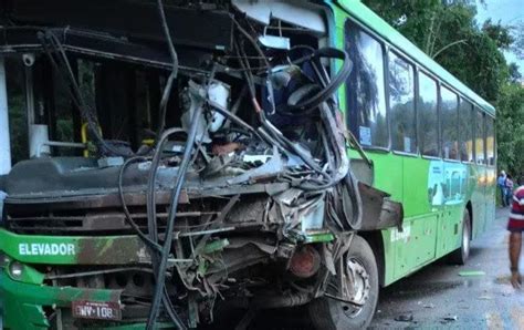 Colisão Entre ônibus E Carreta Deixa Um Morto E Quatro Feridos Na Mg 435
