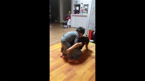 업어주는 친척누나 Youtube