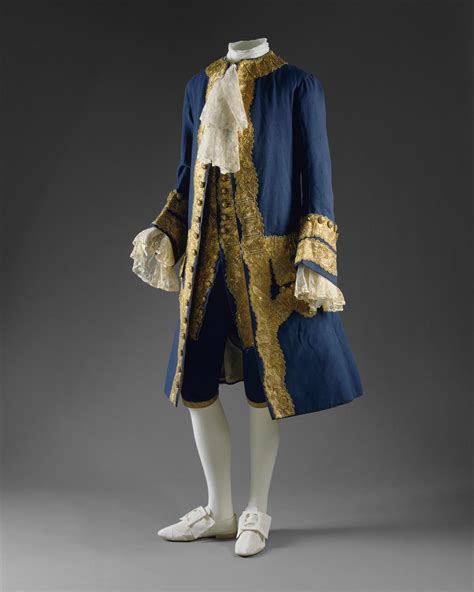 18th Century Fashion A Regal Revival