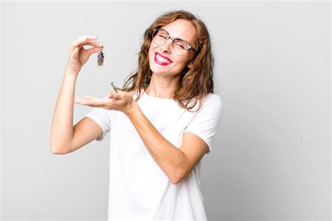 Premium Photo Hispanic Pretty Young Woman Holding A Cockroach Disease