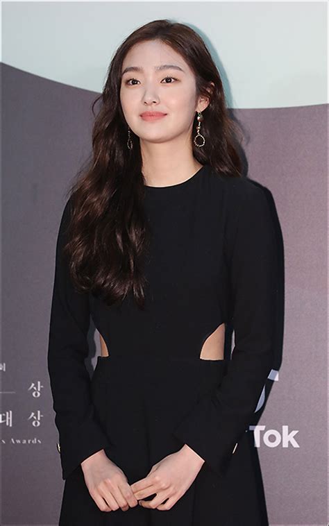 Md화보 트임·시스루·초미니포인트로 시상식룩 매력 살린 女배우들