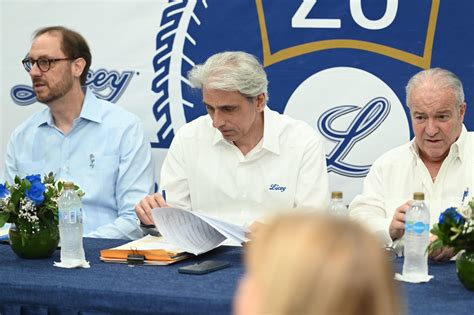 Ricardo Ravelo reelecto como presidente Tigres del Licey DeportivApp by Vic Báez